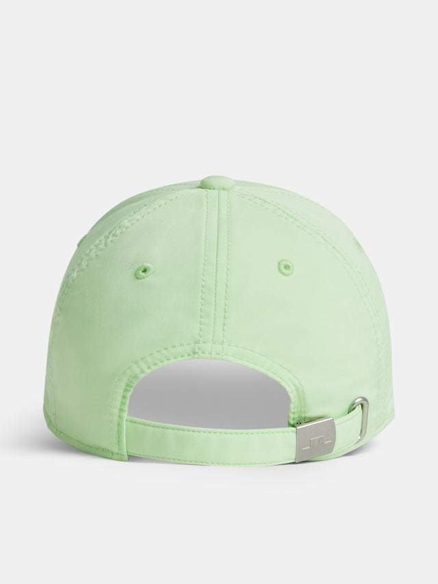 Fashionable Caps for Women - J.Lindeberg